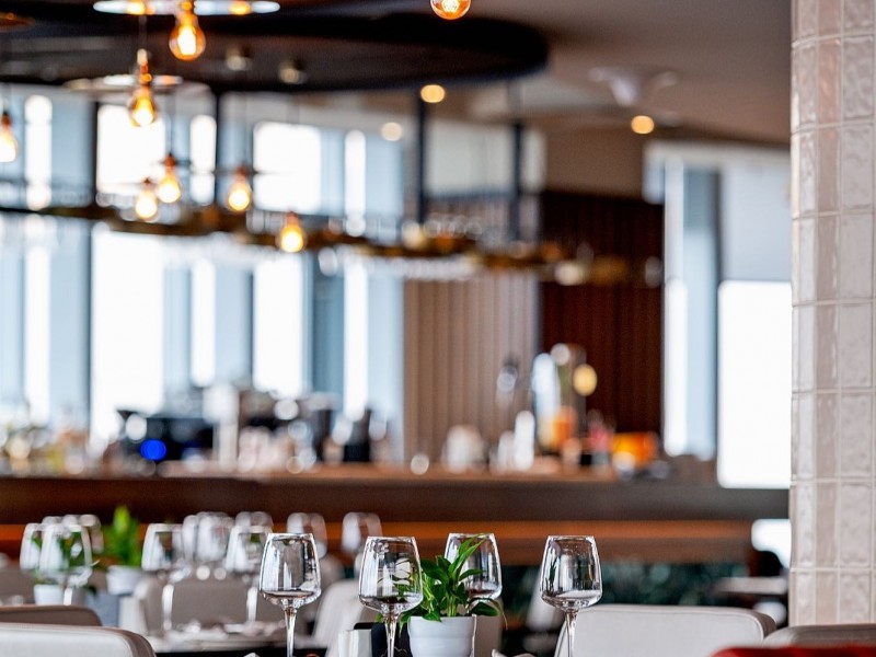 Serveste cina la inaltime intr-un restaurant de top din Bucuresti