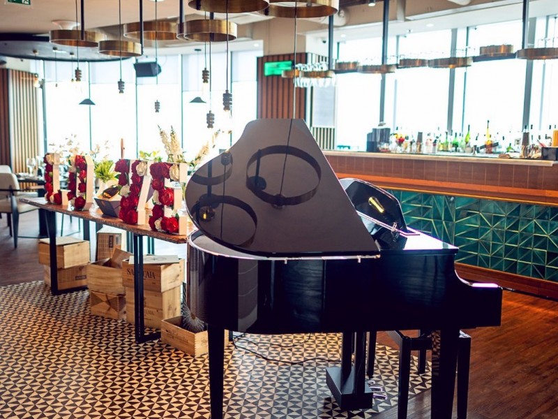 Serveste cina la inaltime intr-un restaurant de top din Bucuresti