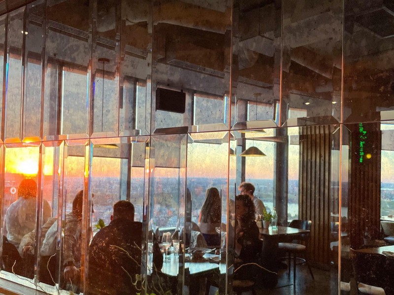 Serveste cina la inaltime intr-un restaurant de top din Bucuresti