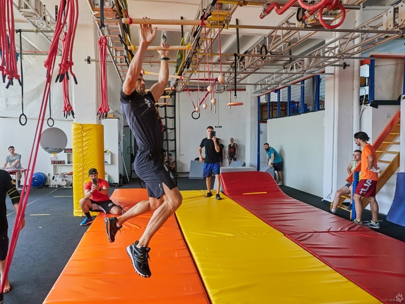 Sport and family fun in an indoor trail full of adrenaline