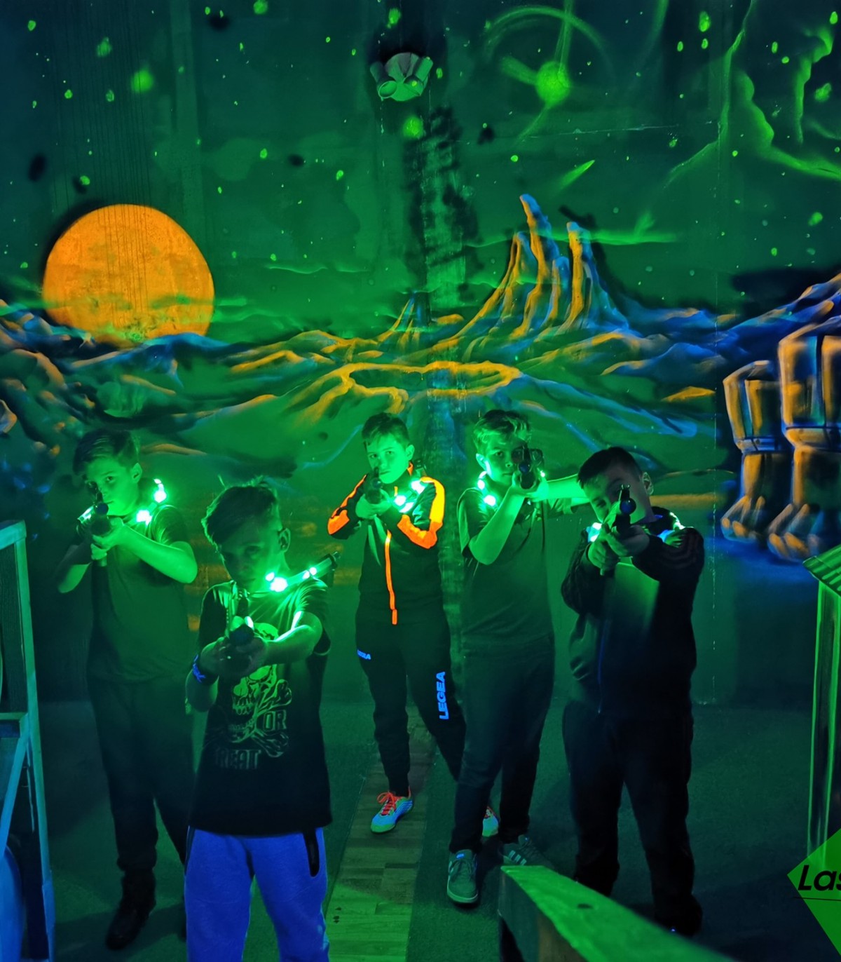 Evadeaza din realitate impreuna cu gasca ta - Laser Tag indoor in Cluj