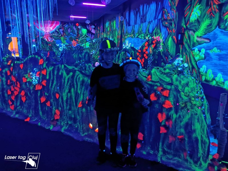 Evadeaza din realitate impreuna cu gasca ta - Laser Tag indoor in Cluj