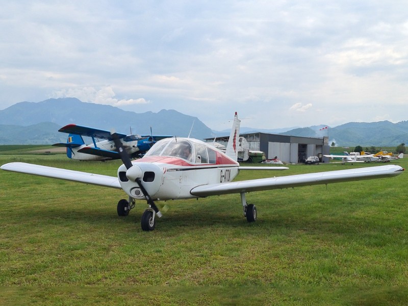 Zbor de grup cu avionul peste Cetatea Rasnov, Brasov si Castelul Bran