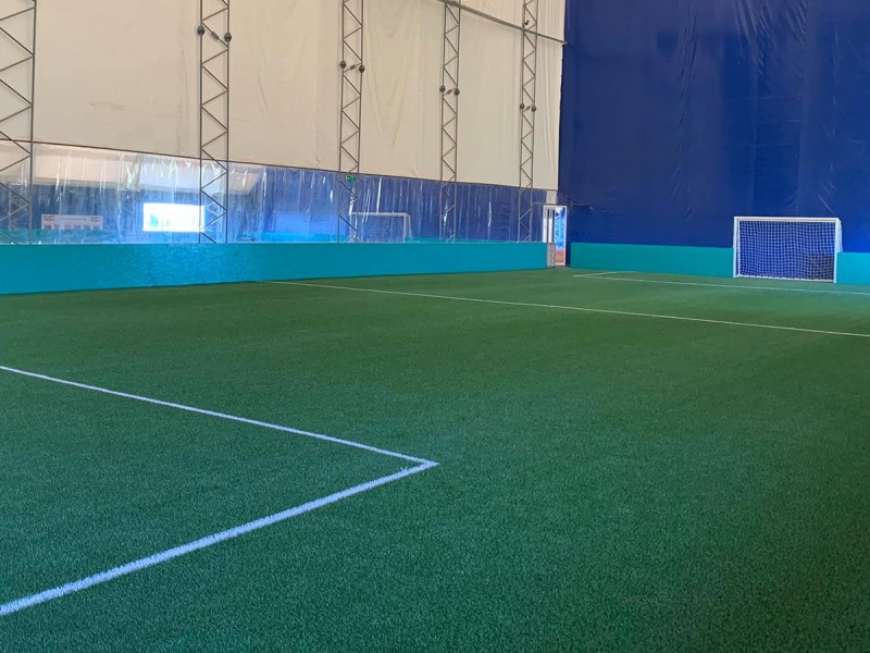 Rent an indoor football pitch for you and your group in the cold season