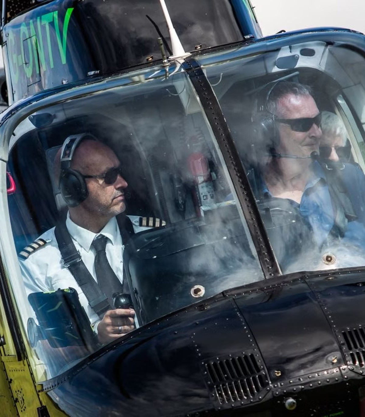 Fly with a Buzz helicopter and a souvenir photo for 2 people to 53 ...