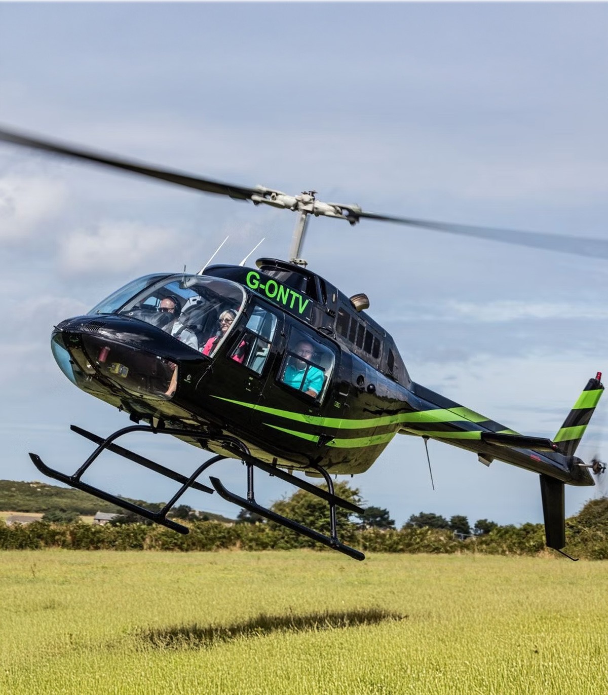 Zbor cu un elicopter Buzz si o fotografie suvenir, pentru 2 persoane ...