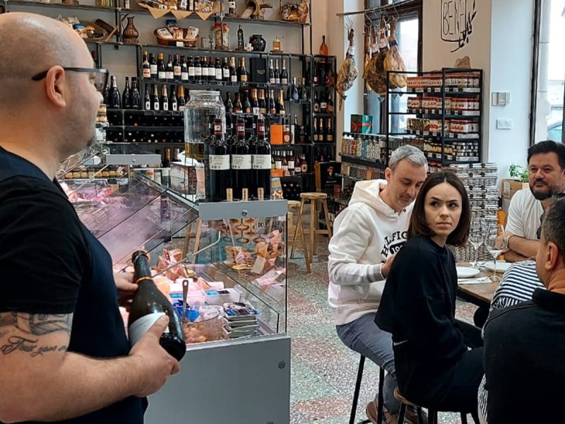 Turul Sibiului cu un ghid local si degustare de vin, pentru 10 persoane
