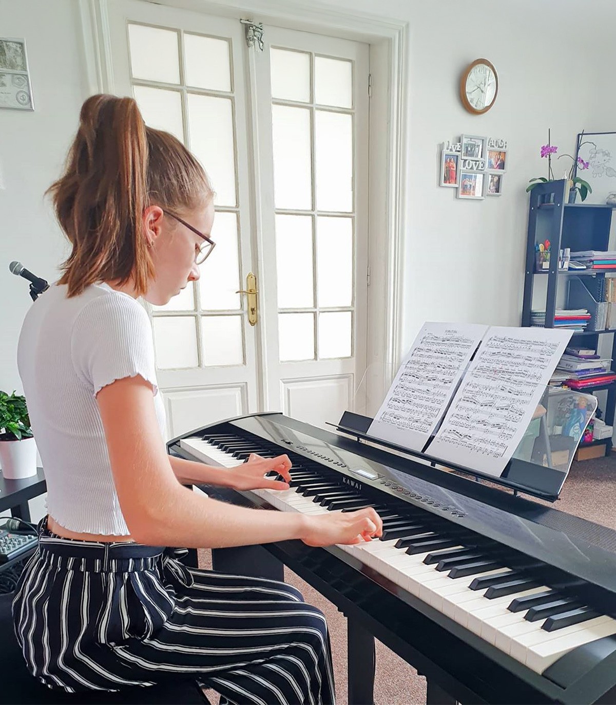 Harmony of music - keyboard, string, drum, and singing lessons in Bucharest