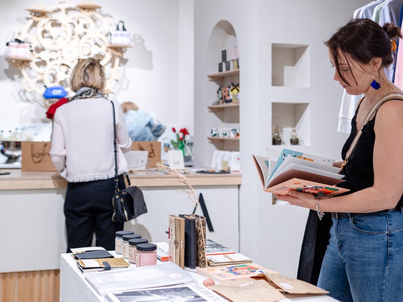 Guided tour of artists' and designers' studios or dinner with a local ...